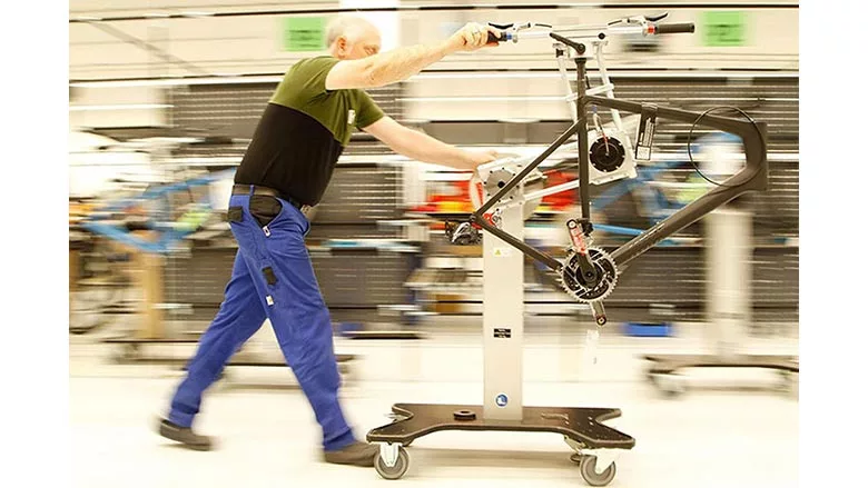 Flexible Positioning for Manual Assembly | ASSEMBLY